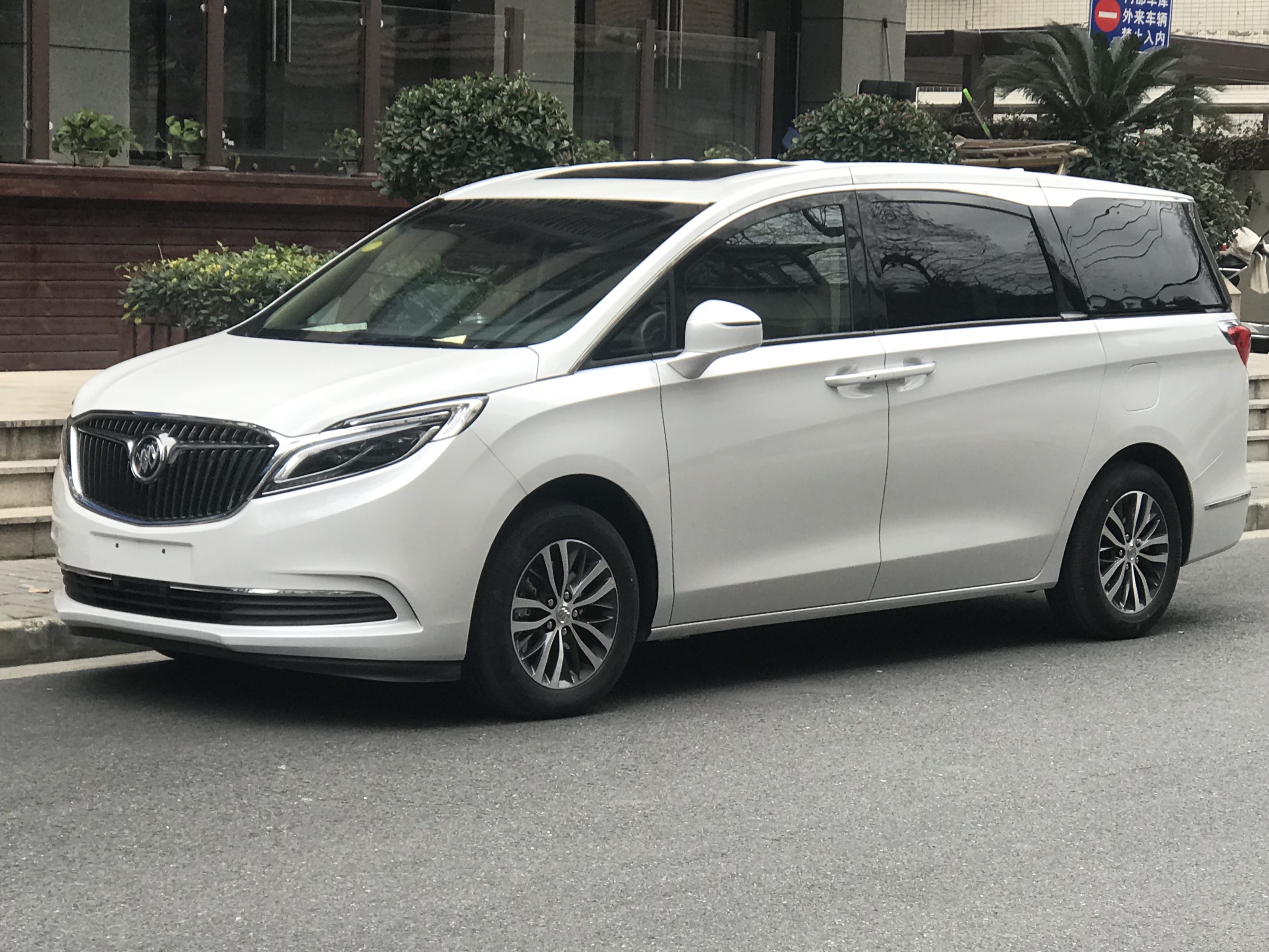 Buick GL8 (3rd Generation) - The Crittenden Automotive Library